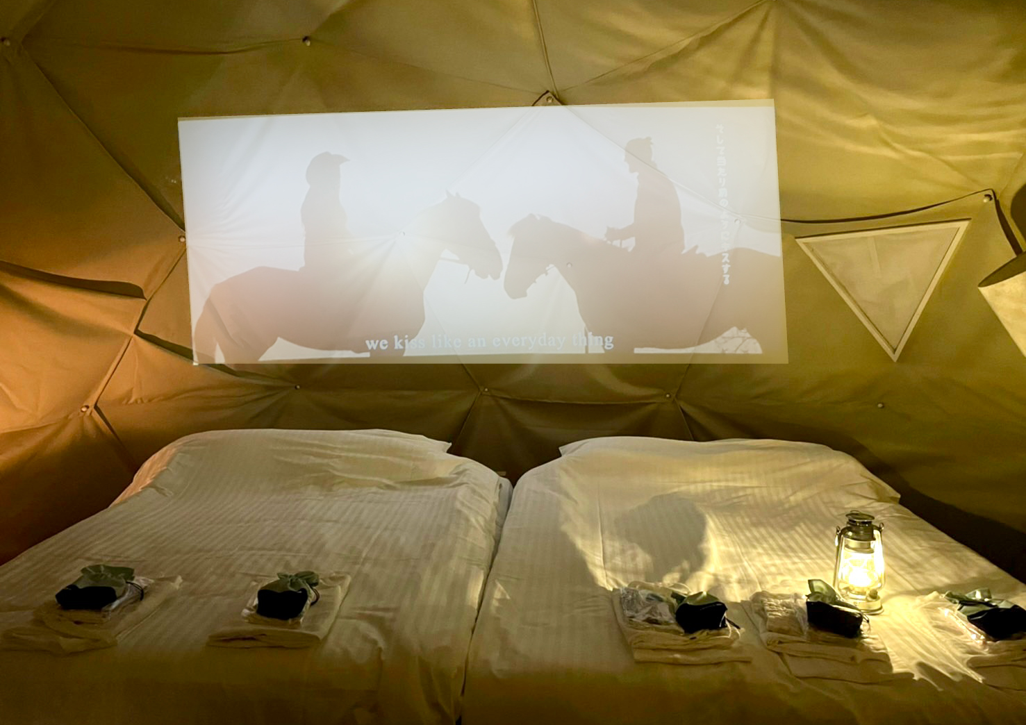 テントにプロジェクターを映す方法｜キャンプをもっと楽しもう！ | CINEMAGE（シネマージュ）オフィシャルサイト