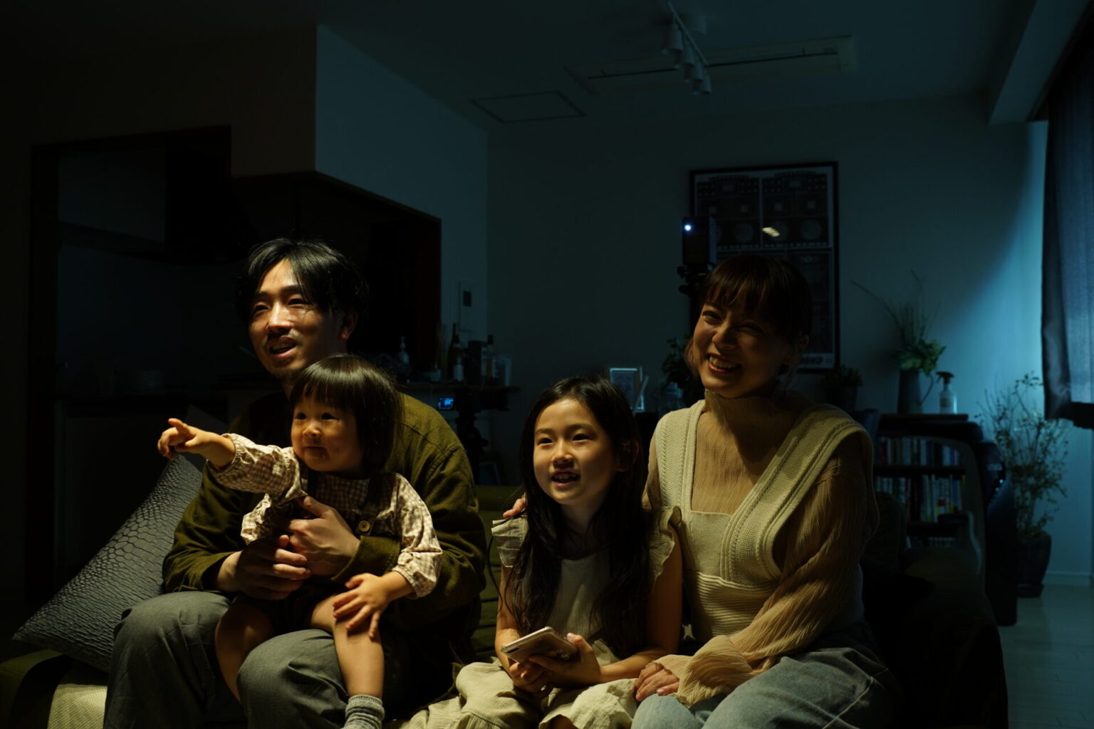 プロジェクターで楽しむYouTubeチャンネル5選！大画面で鑑賞すべきおすすめコンテンツ | CINEMAGE（シネマージュ）オフィシャルサイト